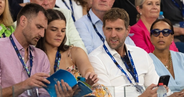 Celebrities among record crowd of 77,944 on AO Day 1 | AO