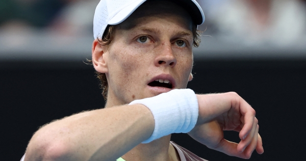 Sinner into fourth round with decisive win over Baez | AO