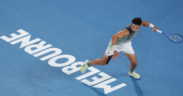 Shelton sends warning as Italian men make AO history | AO