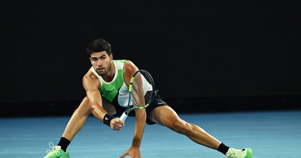 Alcaraz accelerates past De Minaur to make first AO semifinal | AO